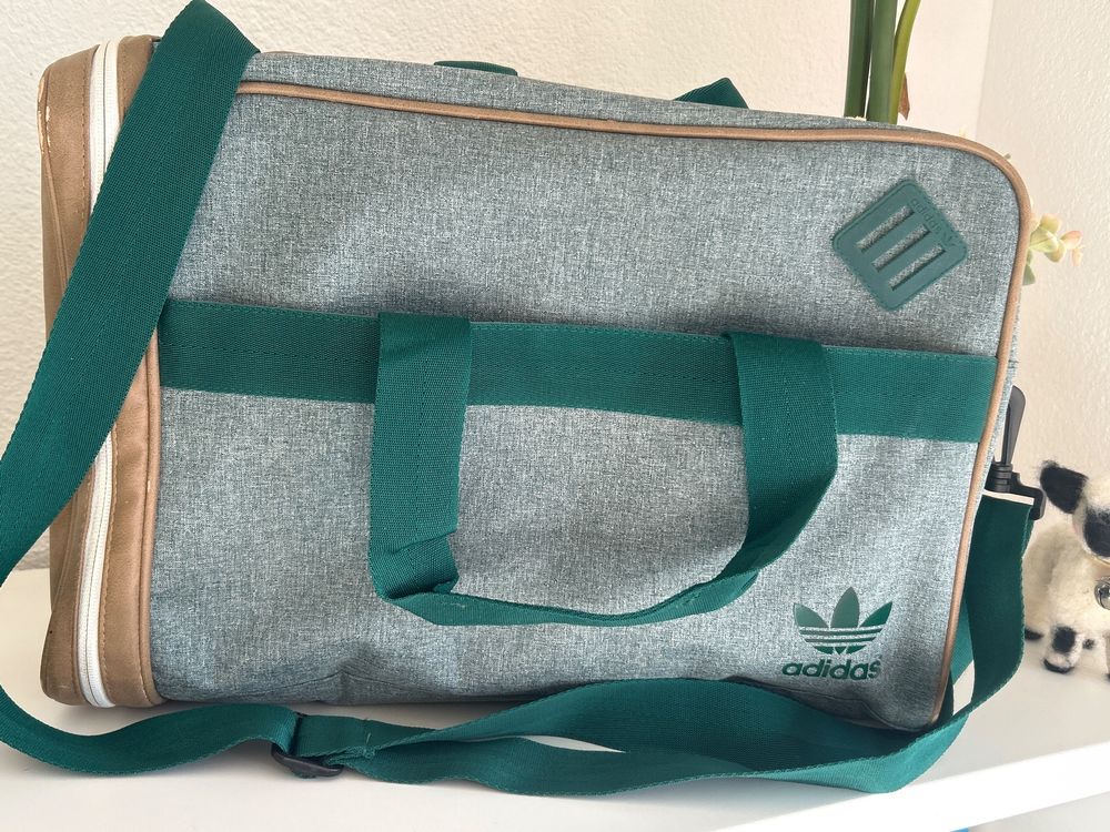 Vintage Adidas Hand Carry Bag grün/meliert (Gebraucht) in Brunnen für ...