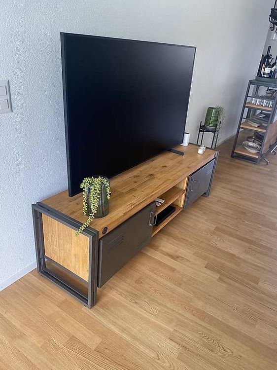 (Industrial) TV-Lowboard MANCHESTER 2 Fächer mittig (Gebraucht) in ...