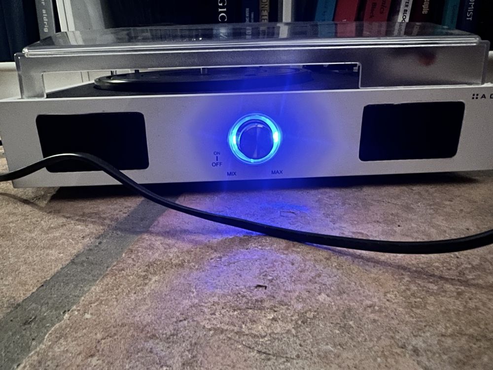 AGK Plattenspieler mit eingebauten Lautsprechern (Gebraucht) in Goldau ...