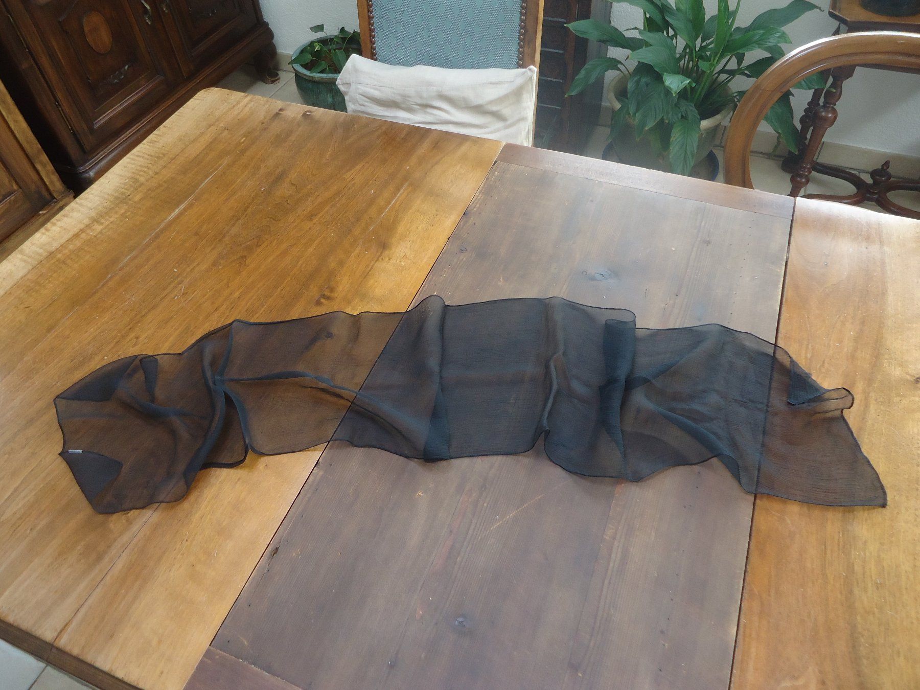 Foulard écharpe léger - Noir (D'occasion) à Vessy pour CHF 1 – avec ...