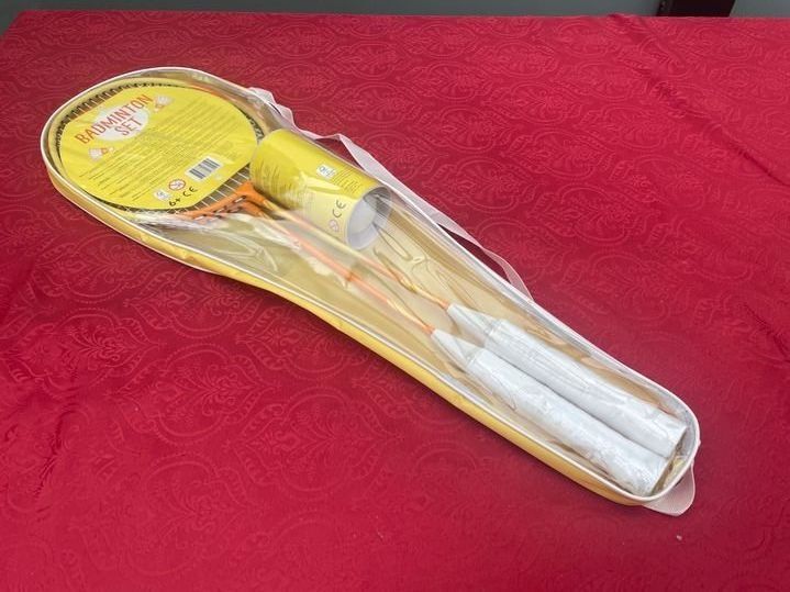 Badminton Set NEU Sommerferien Ferien 2 Schläger 2 Federball (Neu und originalverpackt) in ...