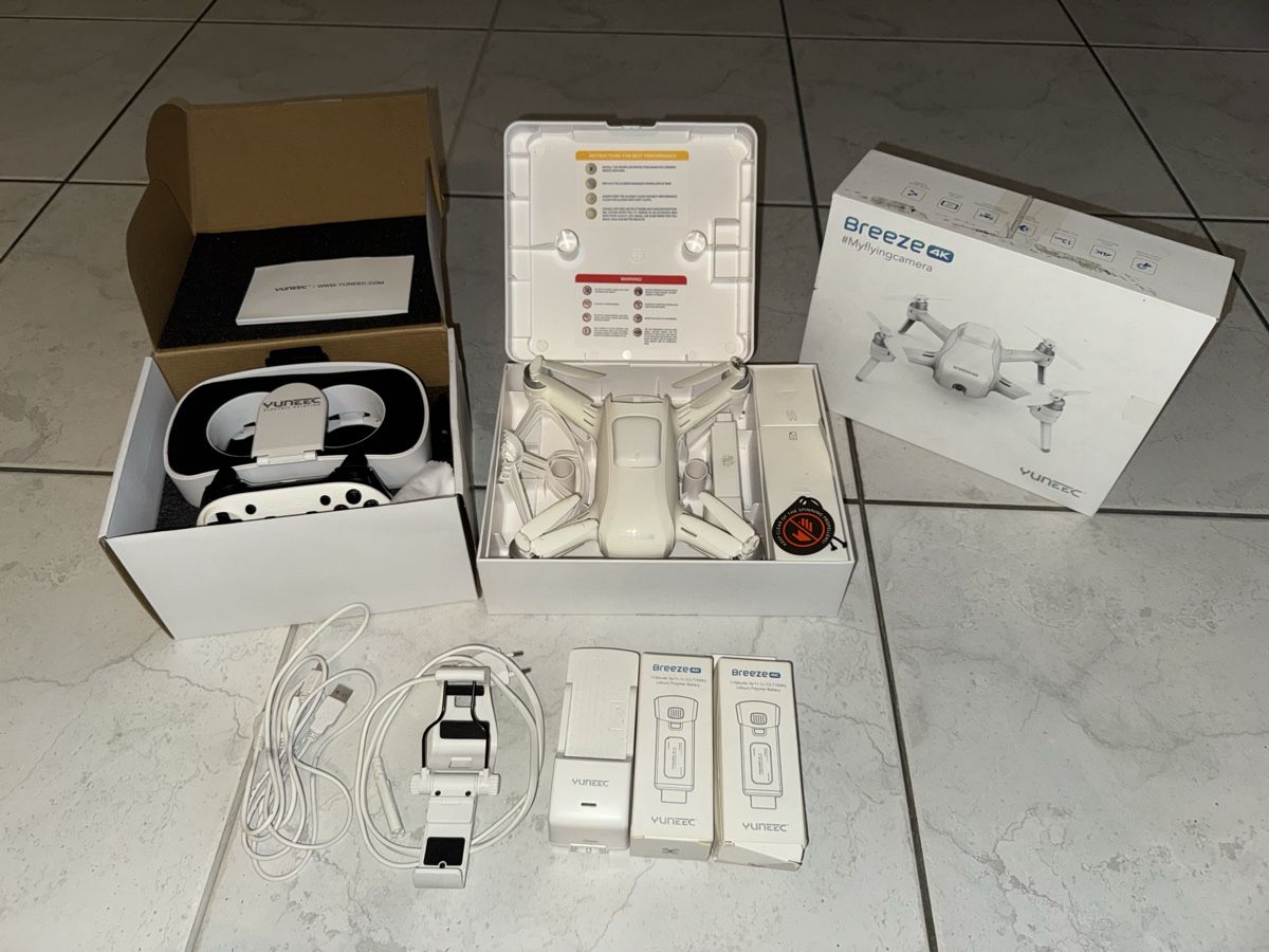 Drohne Yuneec Breeze 4K mit VR Brille, Controller und Akkus (Gebraucht ...