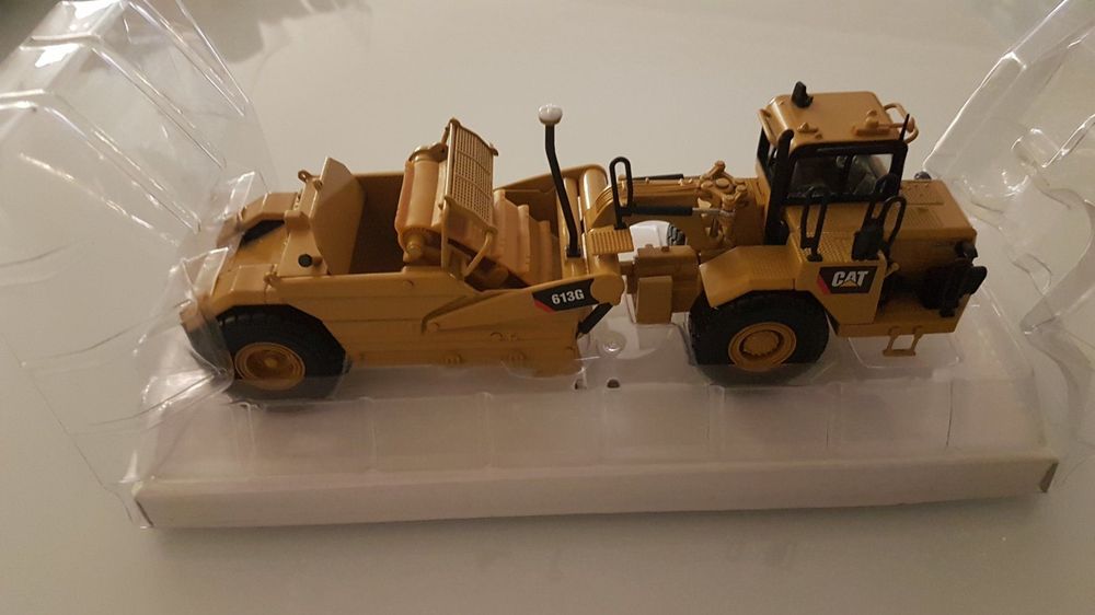 CAT 613 G WHEEL TRACTOR - SCRAPER (Neu und originalverpackt) in Muri AG ...