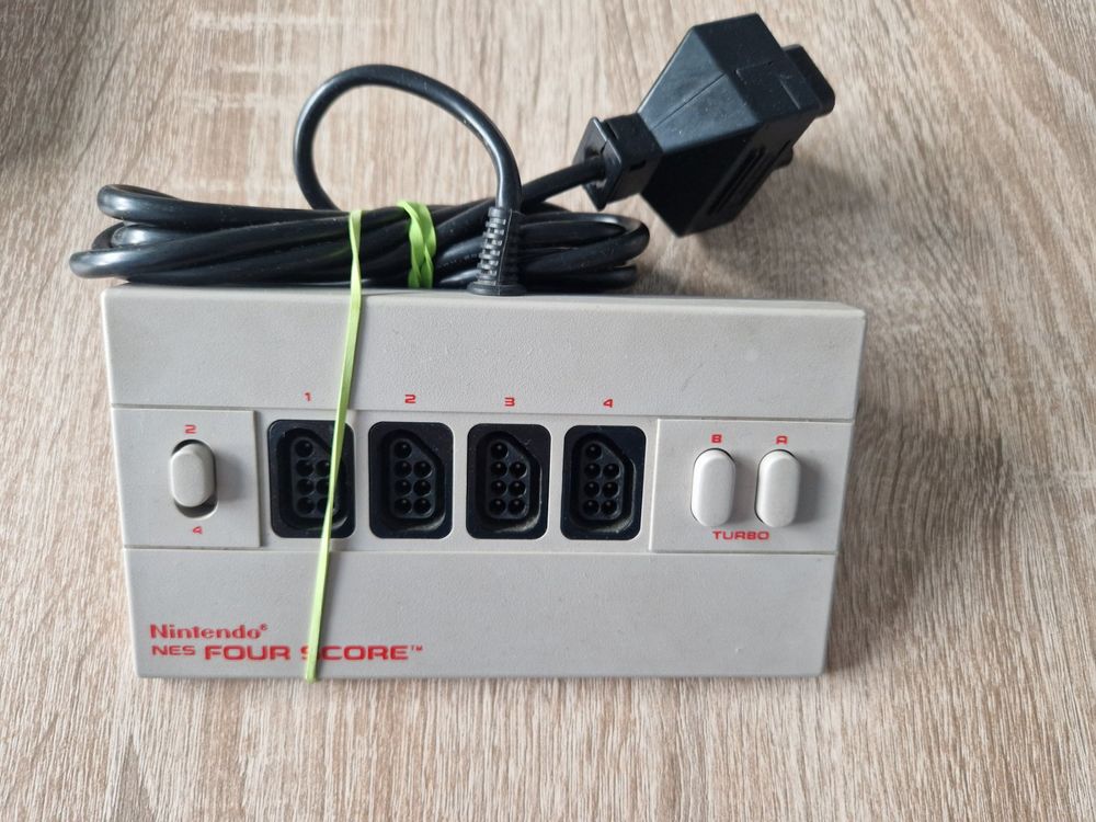 NES Four Score Multitap Modul - Retro Gaming Spass (Gebraucht) in Rebstein für CHF 19.9 – mit ...