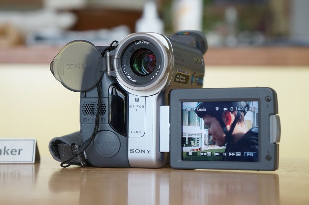 SONY TRV22E ... MiniDV Kassetten Kamera ... (Gebraucht) in St.Gallen ...
