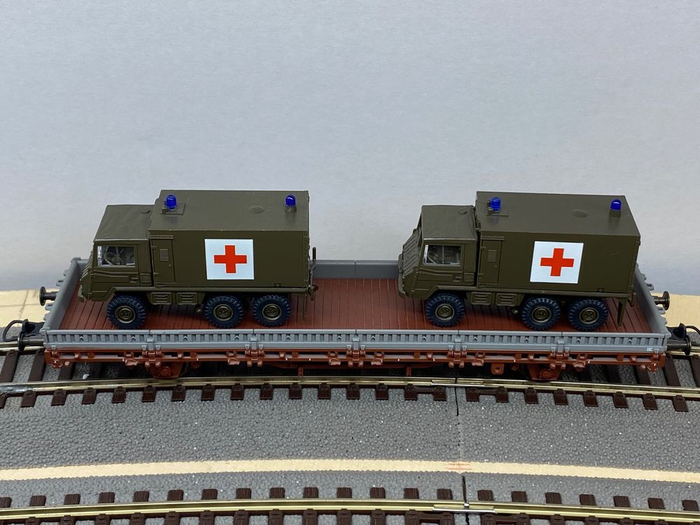 2 x Roco (H0 GS) SBB Rungenwagen Ks mit Militär-Fahrzeugen (Gebraucht) in Zürich für CHF 55 ...