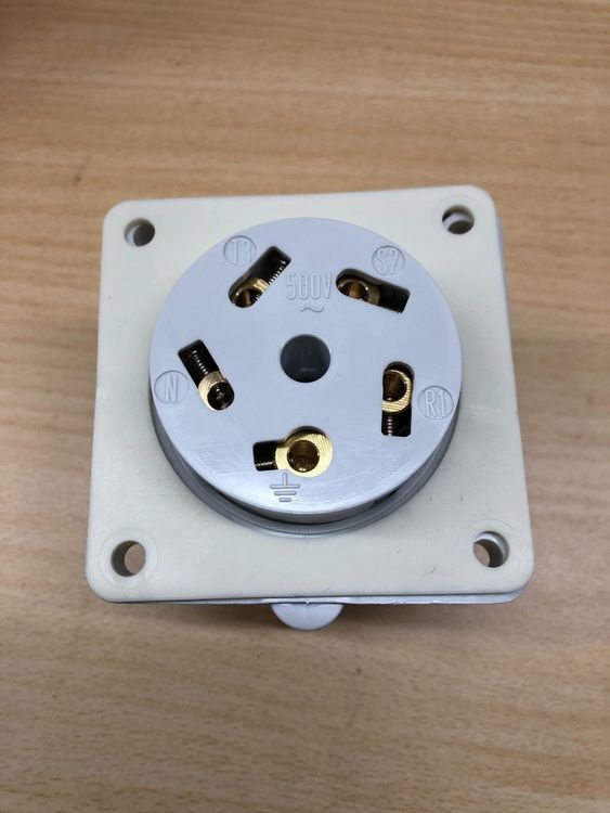 CEE 32A Einbausteckdose (Neu (gemäss Beschreibung)) in Bottighofen für ...