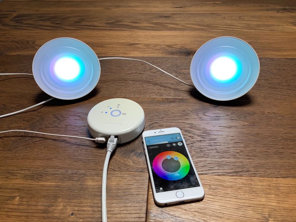 PHILIPS HUE Bridge V1 mit 2 HUE Bloom | Kaufen auf Ricardo