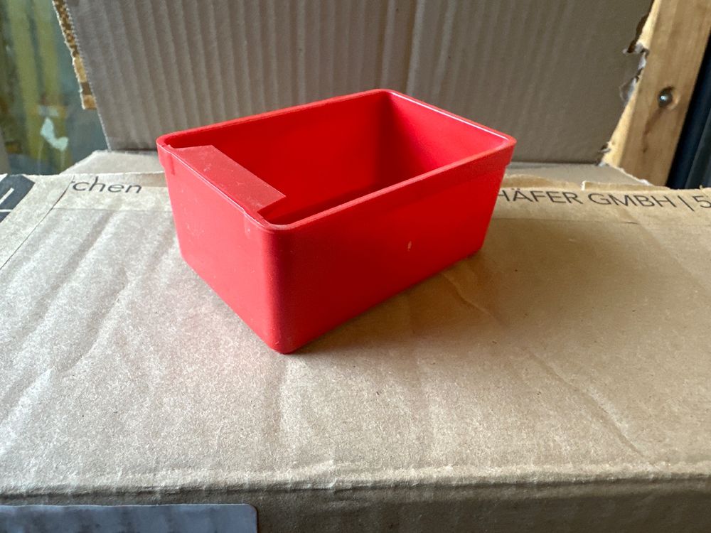 138 Stk. neue Einsatzkasten EK 352, PS, 138 Stück, rot (Neu und ...