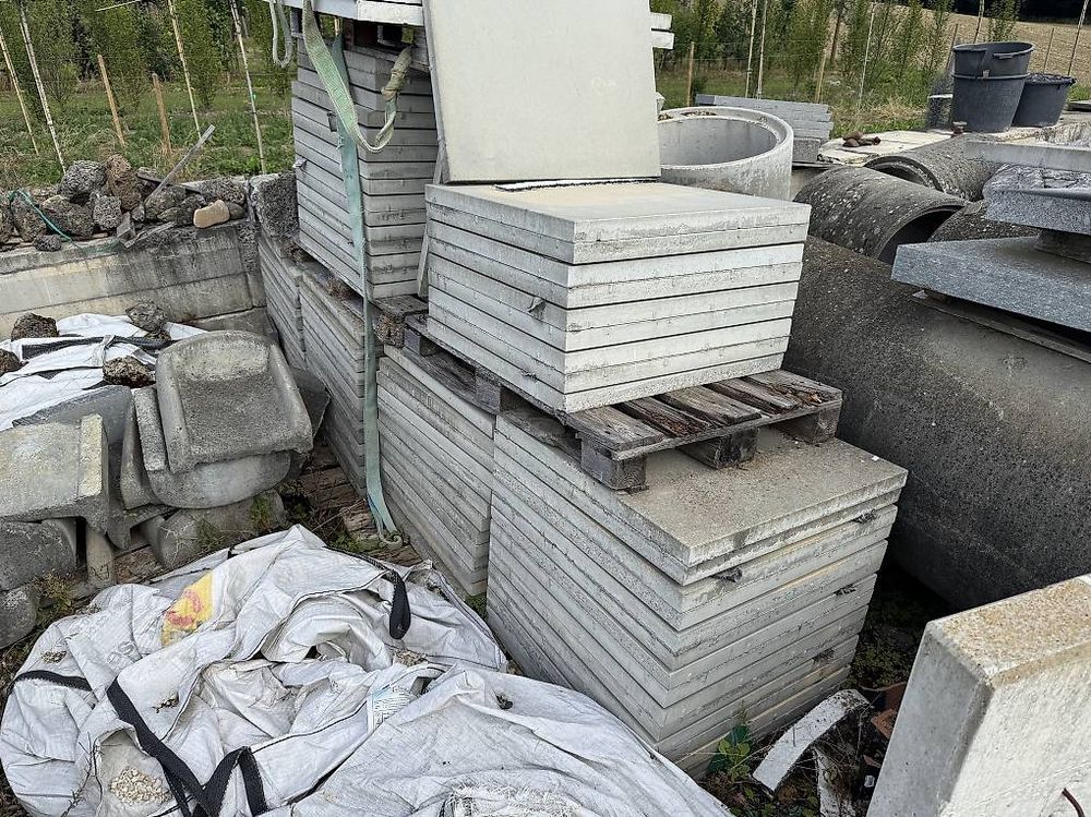Grossformat Gartenplatten 80x80, zement grau (Gebraucht) in Giffers für ...