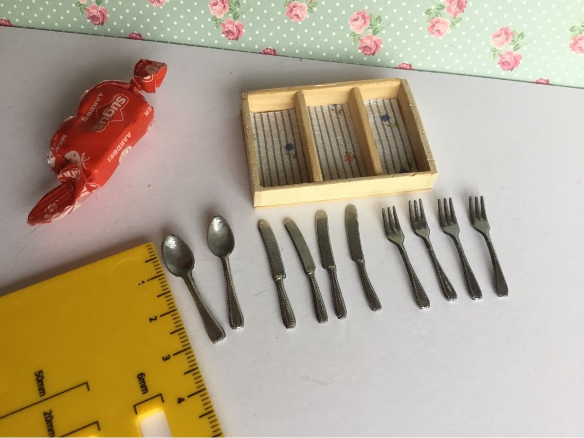 Mini Puppenhaus Besteck mit Schublade (Gebraucht) in St. Gallen für CHF 22 – mit Lieferung auf ...