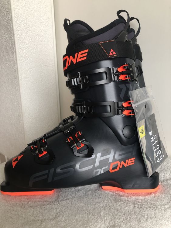 NAGELNEUE Skischuhe - FISCHER RC One 110 HV (Neu und originalverpackt) in Zürich für CHF 189 ...