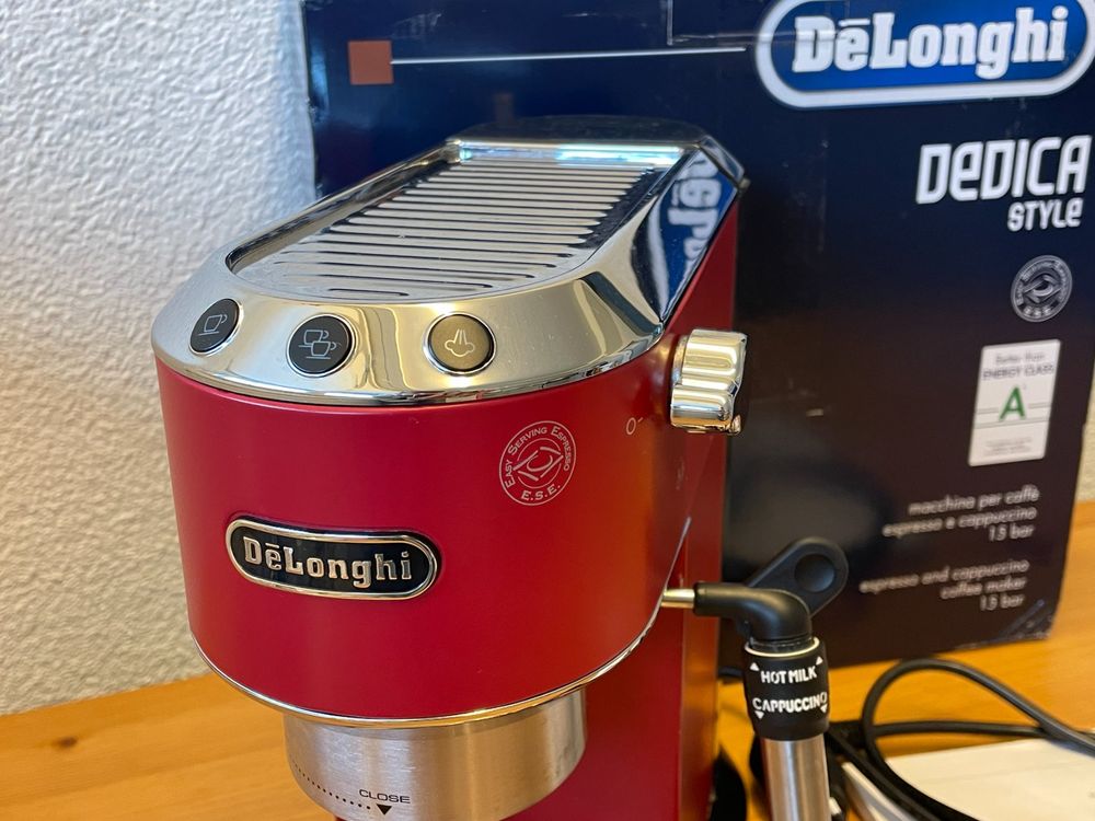 Kaffee Machine De'Longhi Dedica EC685.R Delonghi Rot (Gebraucht) in Zürich für CHF 85 – mit ...