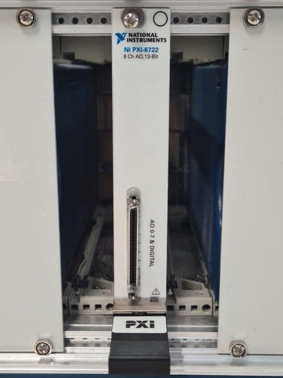 NI PXI-6722 (Analogausgangsmodul) / 8AO / inkl. Patchmodul (Gebraucht ...