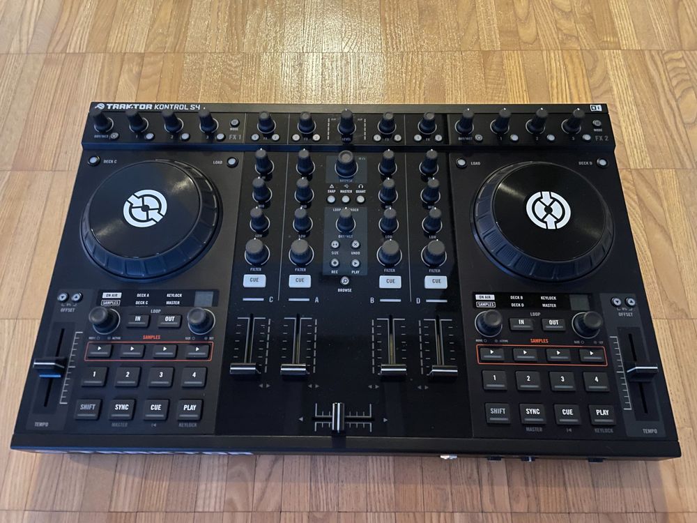 Traktor Kontrol S4 - Native Instruments DJ Controller (Gebraucht) in ...