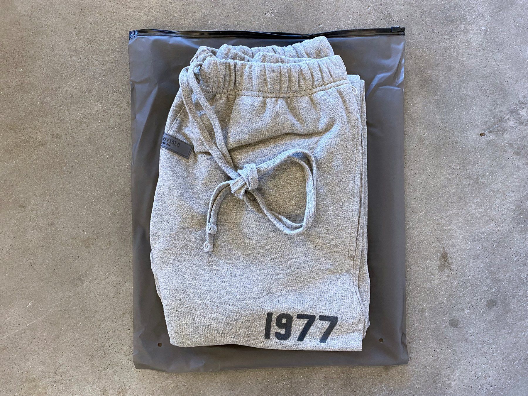 🔴 Sweatpants FEAR OF GOD Gr. M Essentials 1977 /085B (Neu und ...