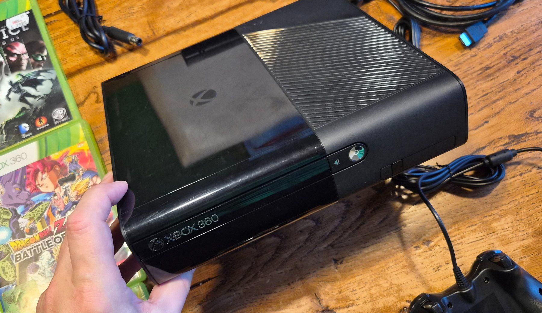 Xbox 360 Slim (250GB) mit 2 Controllern + 6 Spielen ab 1.- (Gebraucht ...