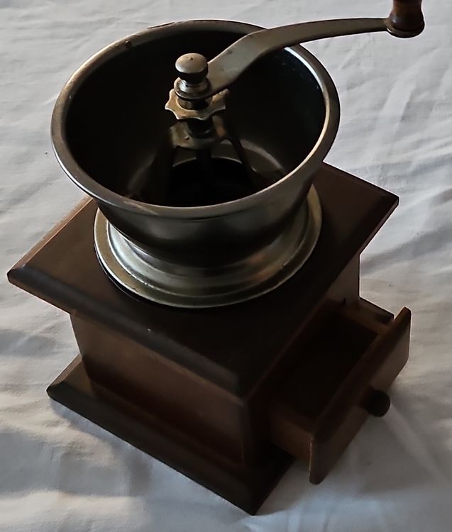 Antike Kaffeemühle Handbetrieb Holz/Metall (Gebraucht) in Wädenswil für CHF 15 – mit Lieferung ...