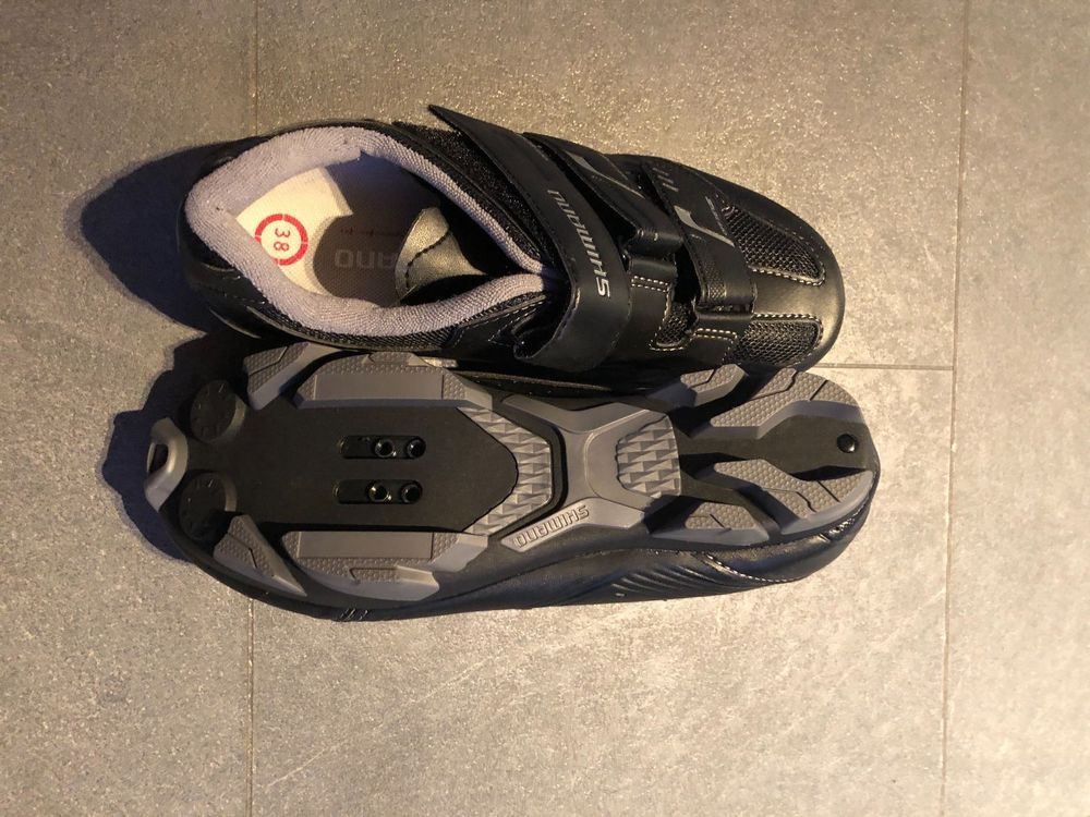 Shimano Bikeschuh Grösse 38 (Neu und originalverpackt) in Mollis für CHF 11 – mit Lieferung auf ...