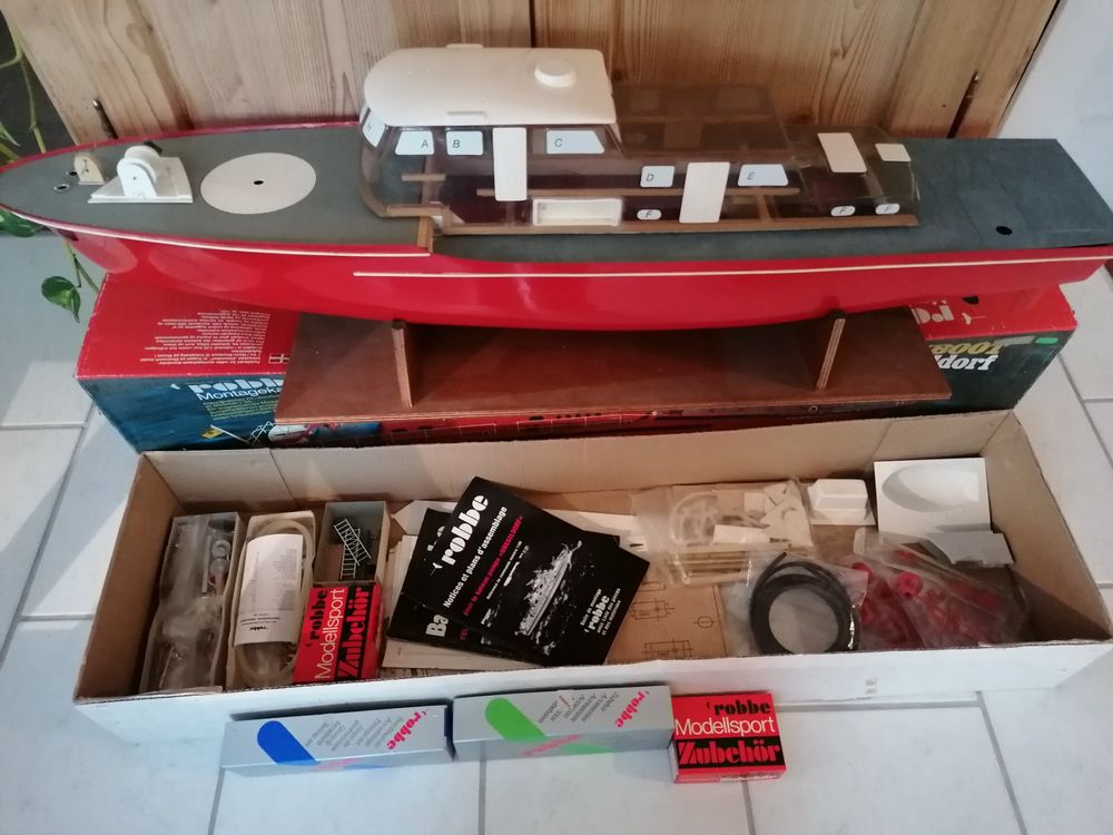 Feuerlöschboot Düsseldorf von robbe (Gebraucht) in Chabrey für CHF 140 – nur Abholung auf ...