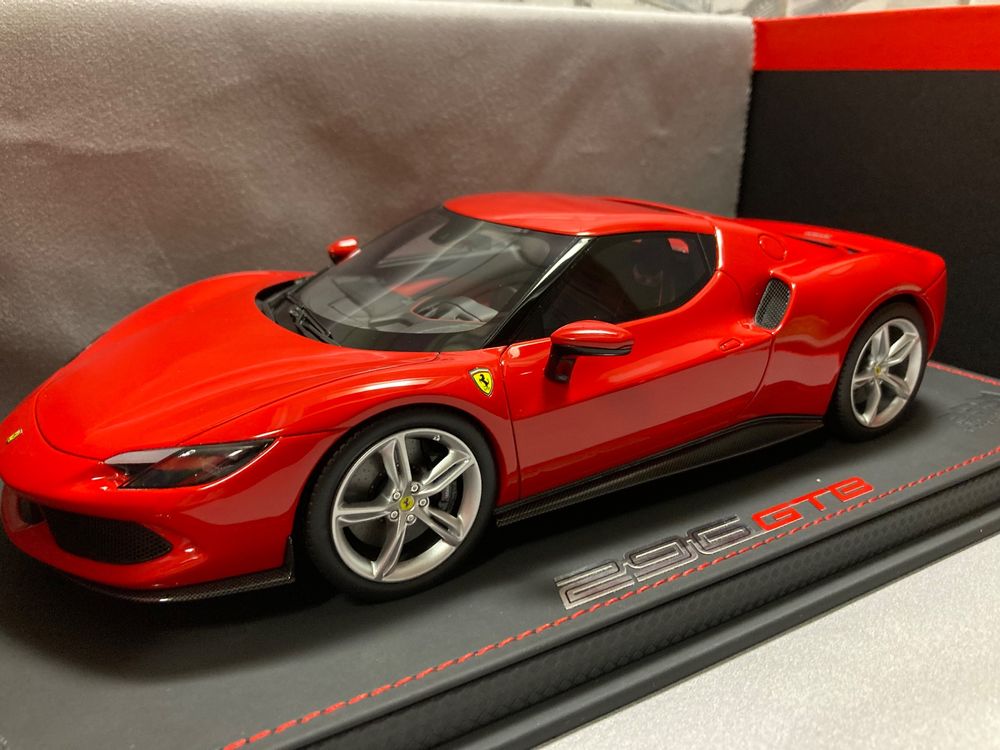 Ferrari 296 GTB Rosso Corsa 322 1/18 439/596 BBR (Neu und ...