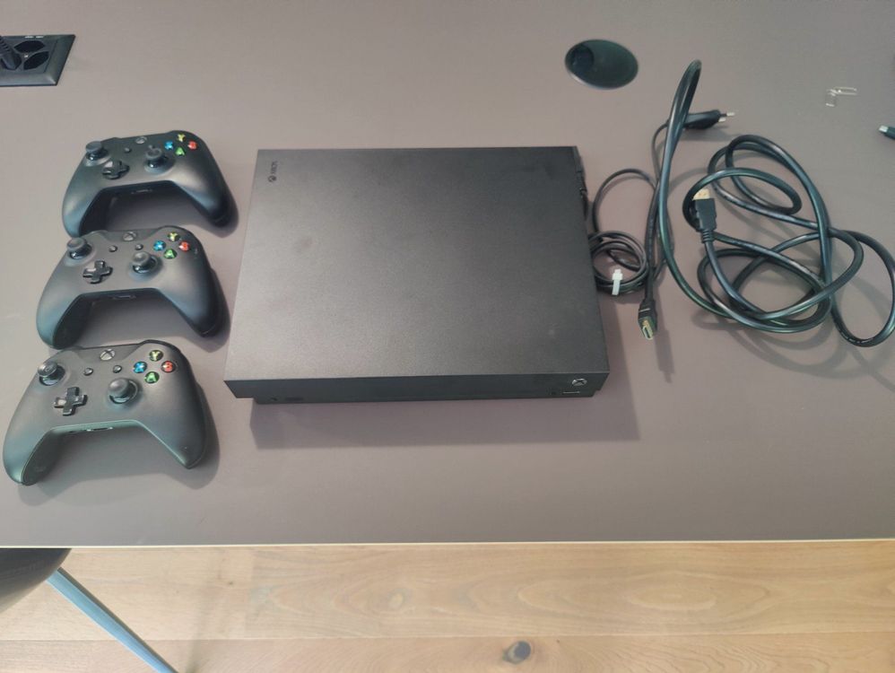 Xbox One X (Gebraucht) in Oberwangen b. Bern für CHF 152 – mit ...