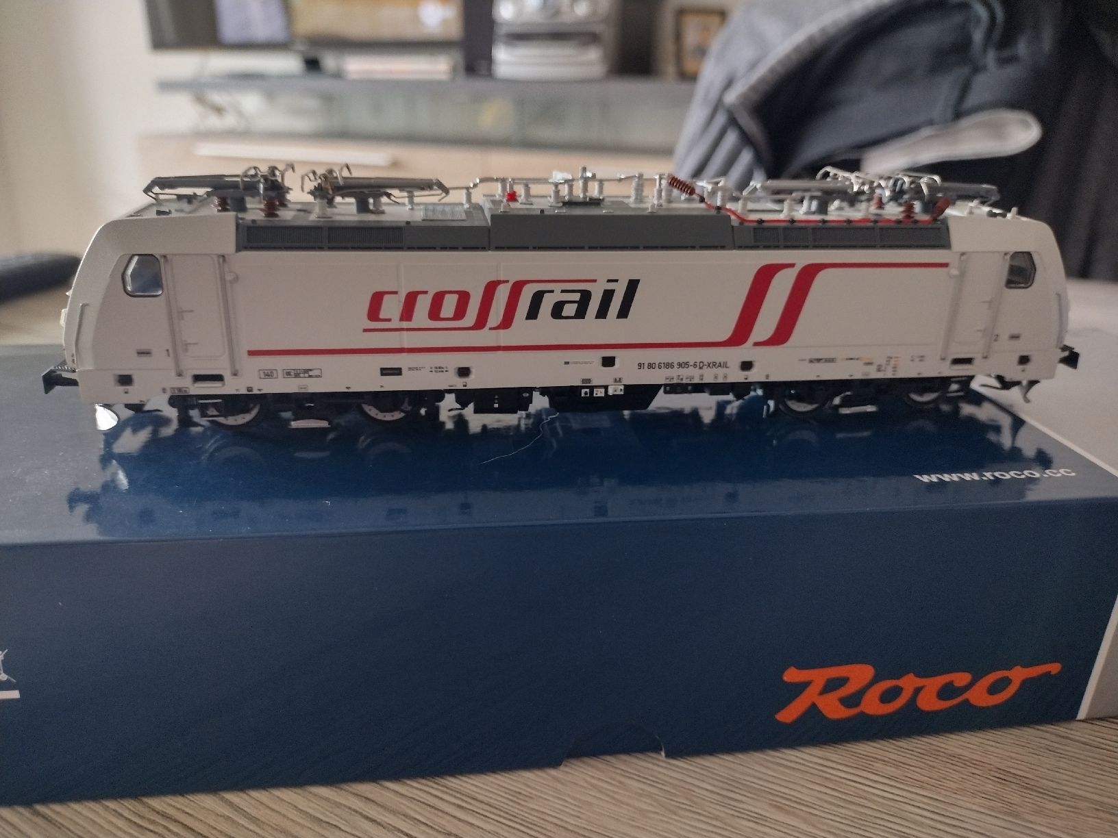 Locomotive électrique BR186 Crossrail blanche. (Neuf avec emballage d ...