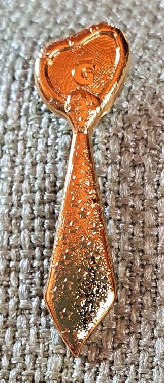 E648 - Pin Goldige Krawatte G & Krone | Kaufen auf Ricardo