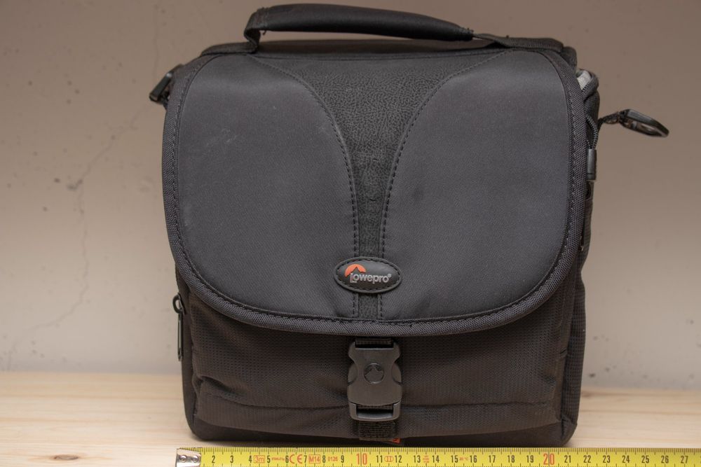 LOWEPRO Rezo 170 AW Camera Bag Kameratasche Tasche (Gebraucht) in Emmen ...