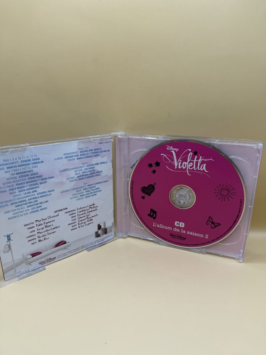 Violetta – L’album de la saison 2 CD + DVD Disney (D'occasion) à Genève ...