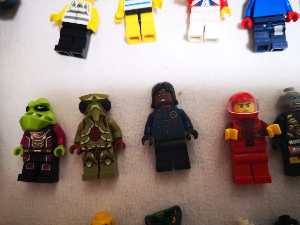 (L49) 24 x Lego Figuren Ninjago, Alien, Schlange... (Gebraucht) in ...