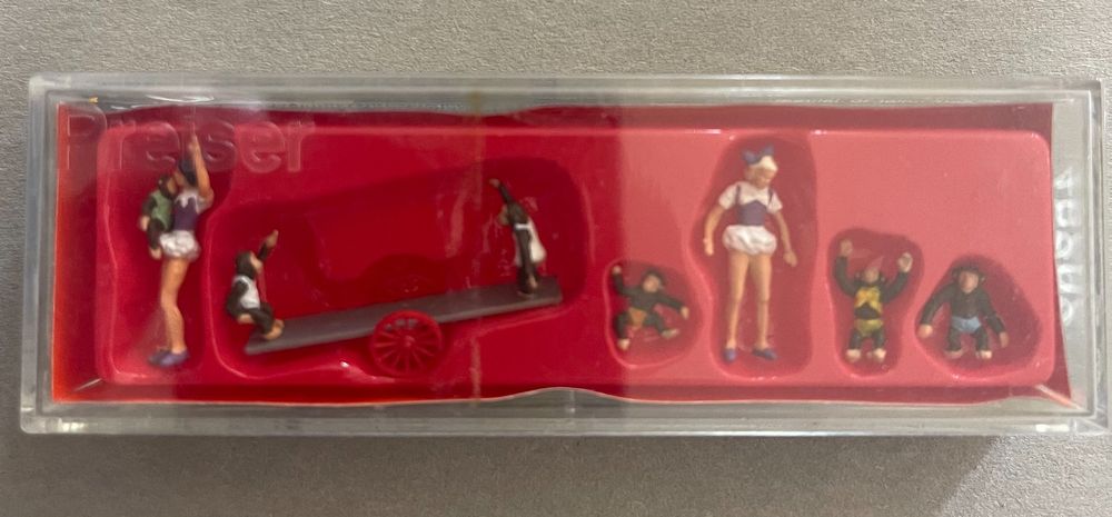 Preiser circus jeunes filles aux singes H0 | Kaufen auf Ricardo