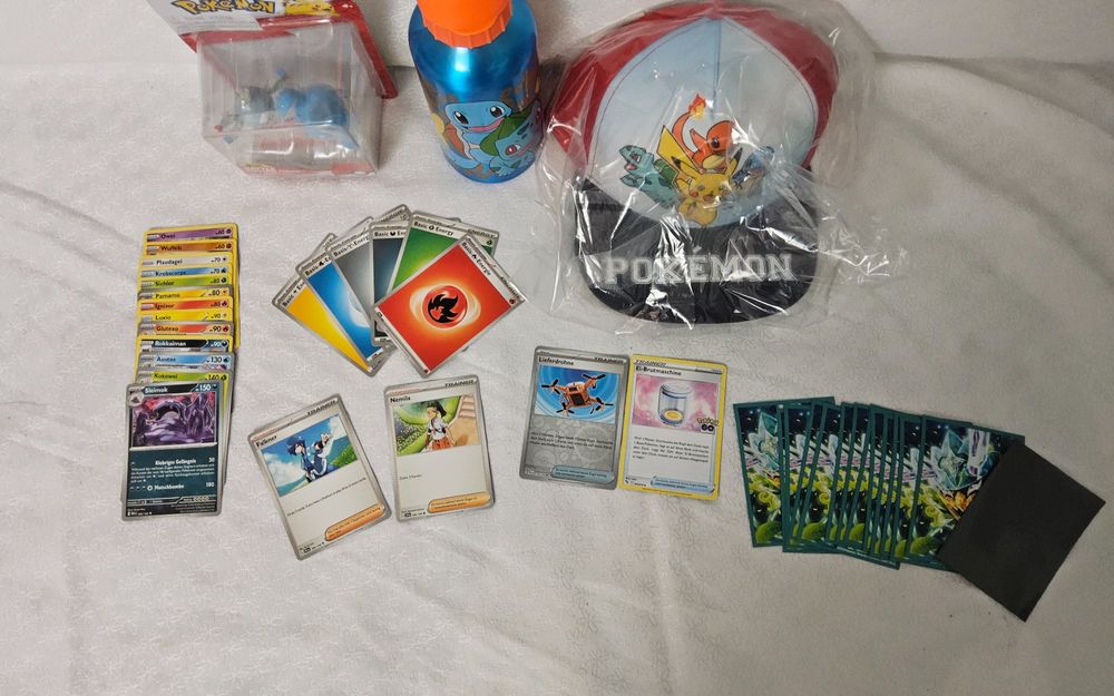 Pokemon Set: Karten, Cap, Flasche & Figuren,Top Zustand(neu) (Neu ...