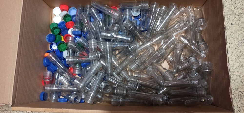 PET Rohlinge mit verschiedenen Deckel (Gebraucht) in Arbon für CHF 15 ...