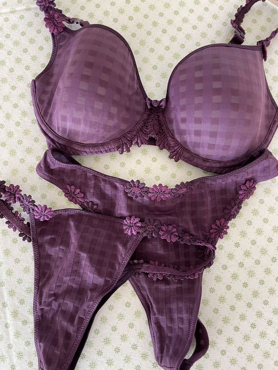 Purplefarbener BH von Marie Jo mit passenden Strings | Kaufen auf Ricardo
