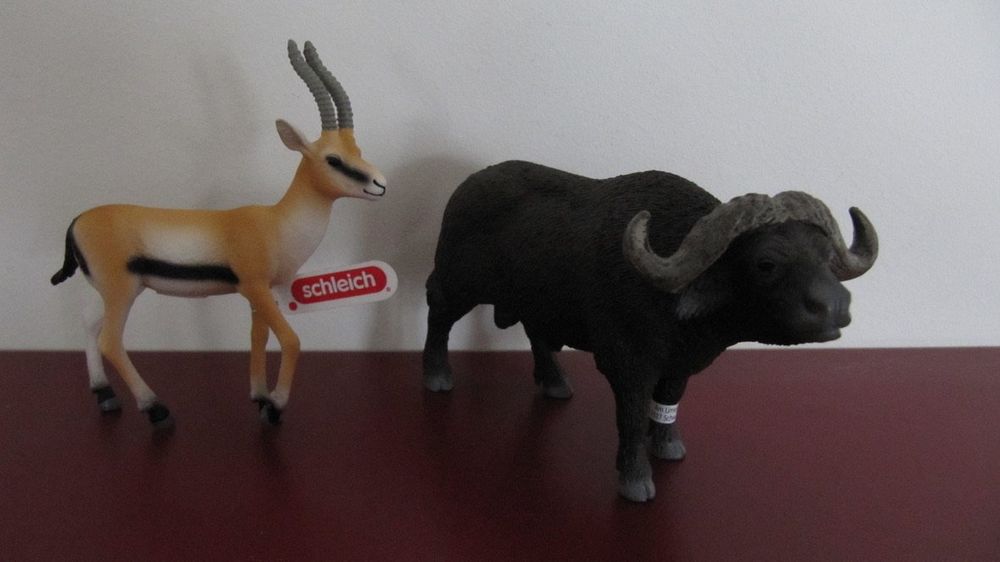 Schleich Tiere: Gazelle und Kaffernbüffel ( Neuwertig ) (Neu (gemäss ...