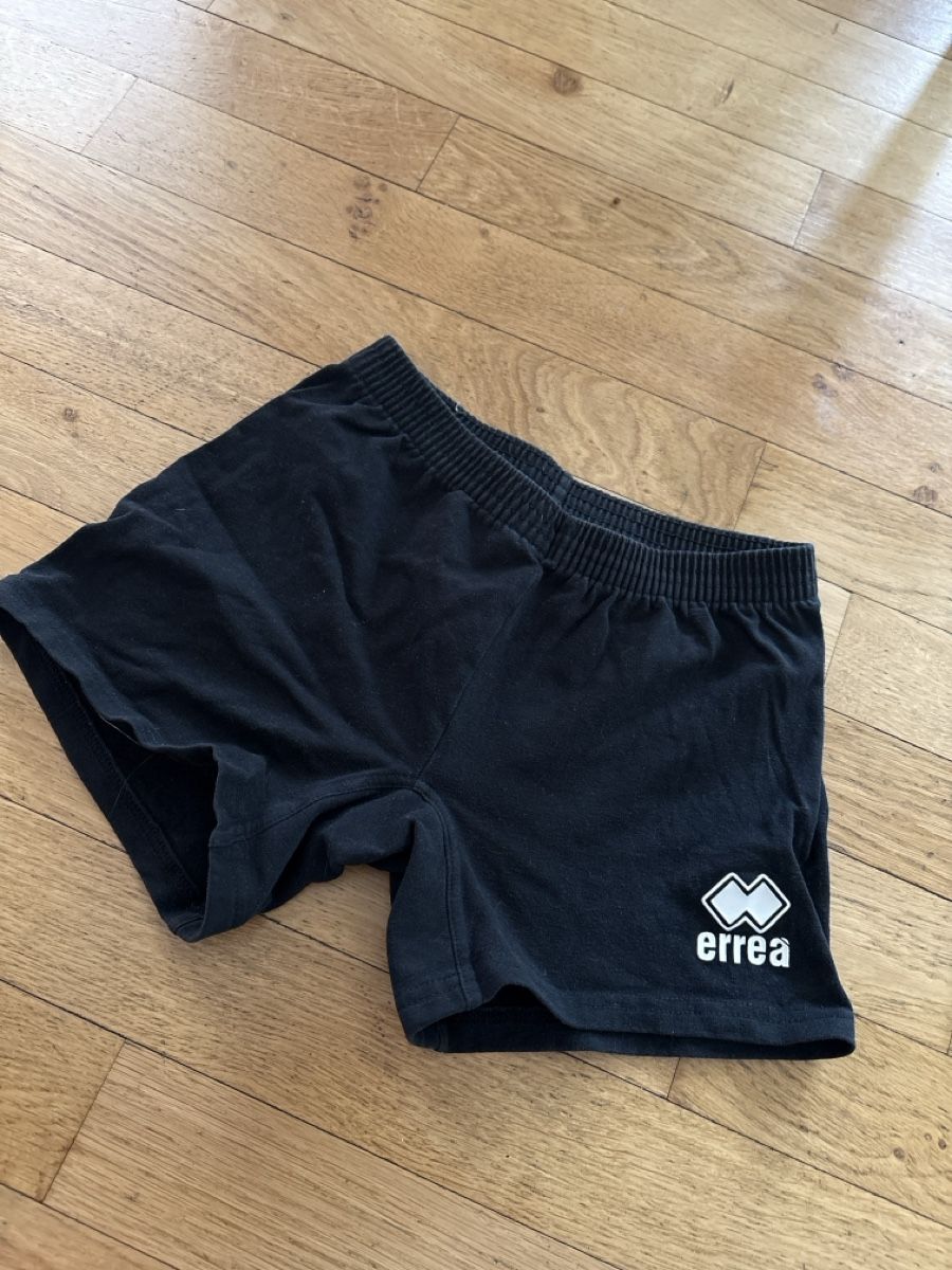Short Errea noir taille S (D'occasion) à Martigny pour CHF 5 – avec ...