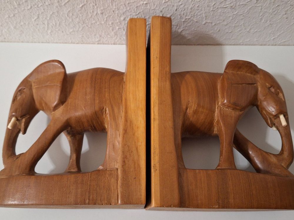 Vintage Buchstützen , Holz Elefanten, handgeschnitzt (Gebraucht) in Arlesheim für CHF 28 – mit ...