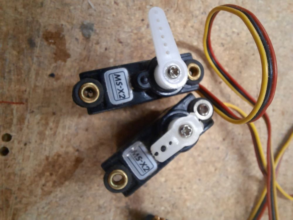 Multiplex MPX MS-X2 Servos (Gebraucht) in Brislach für CHF 4 – mit ...