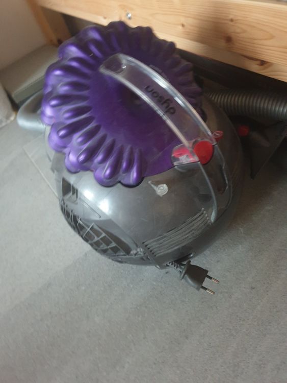 Dyson Staubsauger Big Ball Parquet- 1 Rad fehlt (Gebraucht) in ...