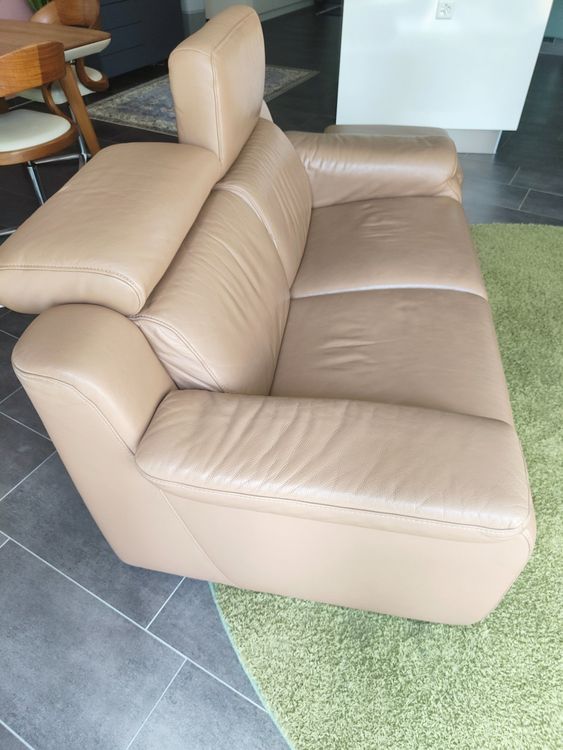 Elektrisch verstellbares 2er-Ledersofa mit Hocker (Himolla) | Kaufen auf Ricardo