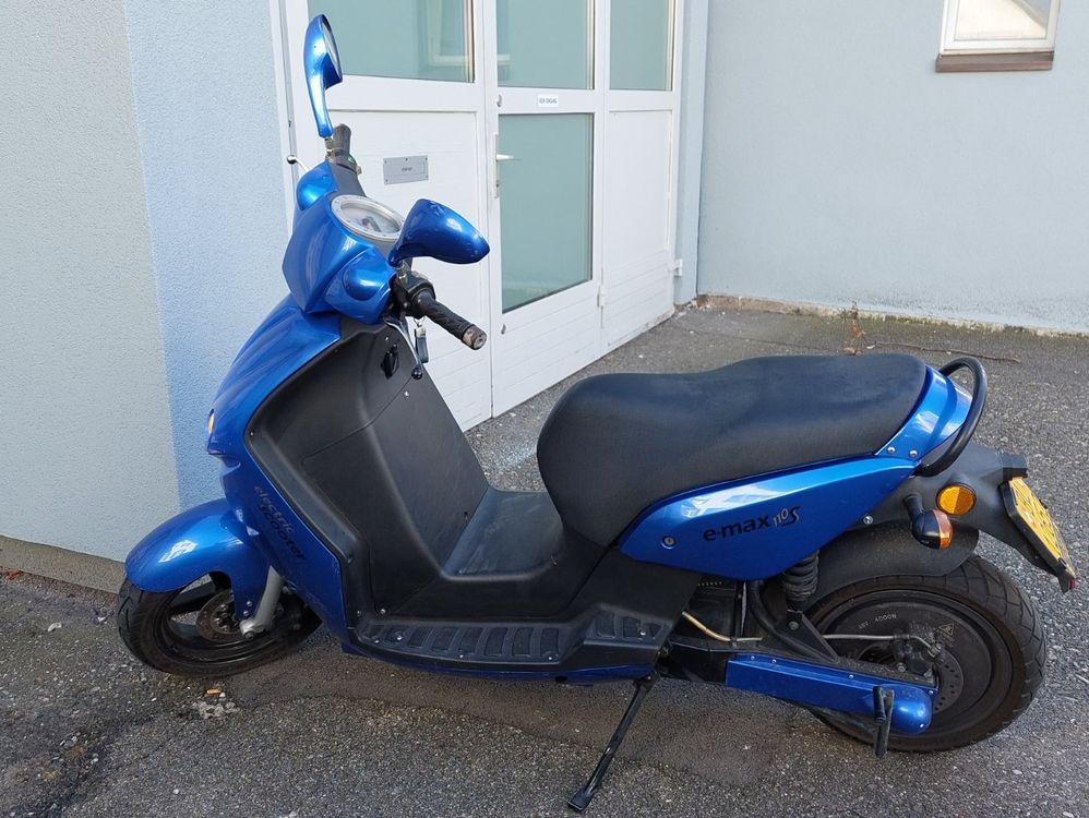 Scooter E- Max 110S in blau und weiss (Defekt) in Binningen für CHF 51 ...