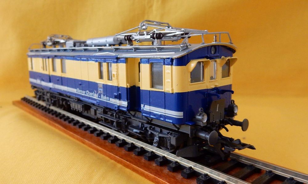 HO- BOB "Berner-Oberland Bahn" Motrice Fe 4/4 + voit. 2 Cl (Gebraucht ...