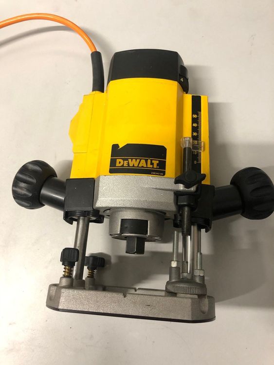 Oberfräse DeWalt DW615 (D'occasion) à Gebenstorf pour CHF 195 – avec ...