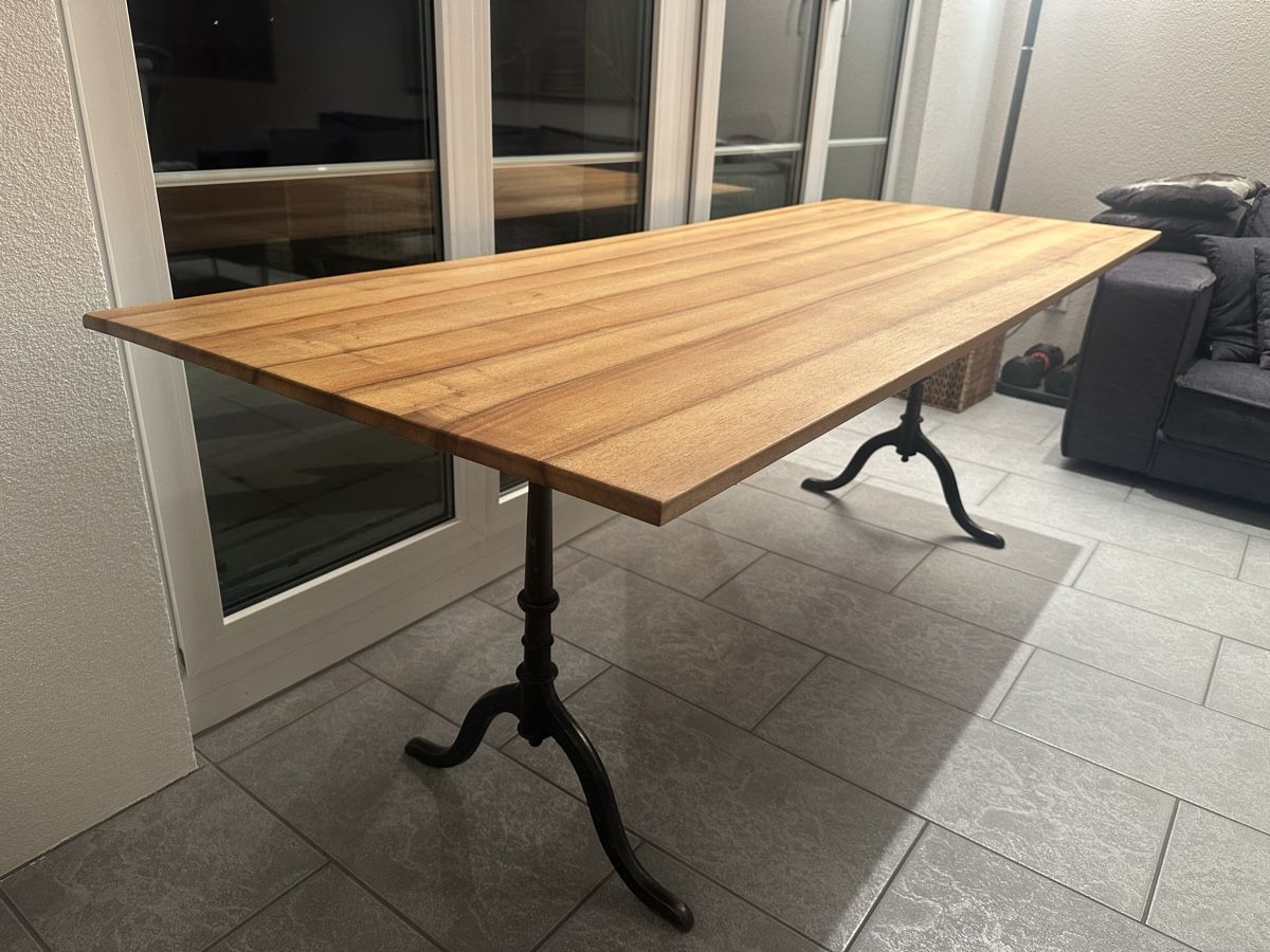 Beizentisch Bistrotisch Horgen Glarus Nussbaum (Gebraucht) in ...