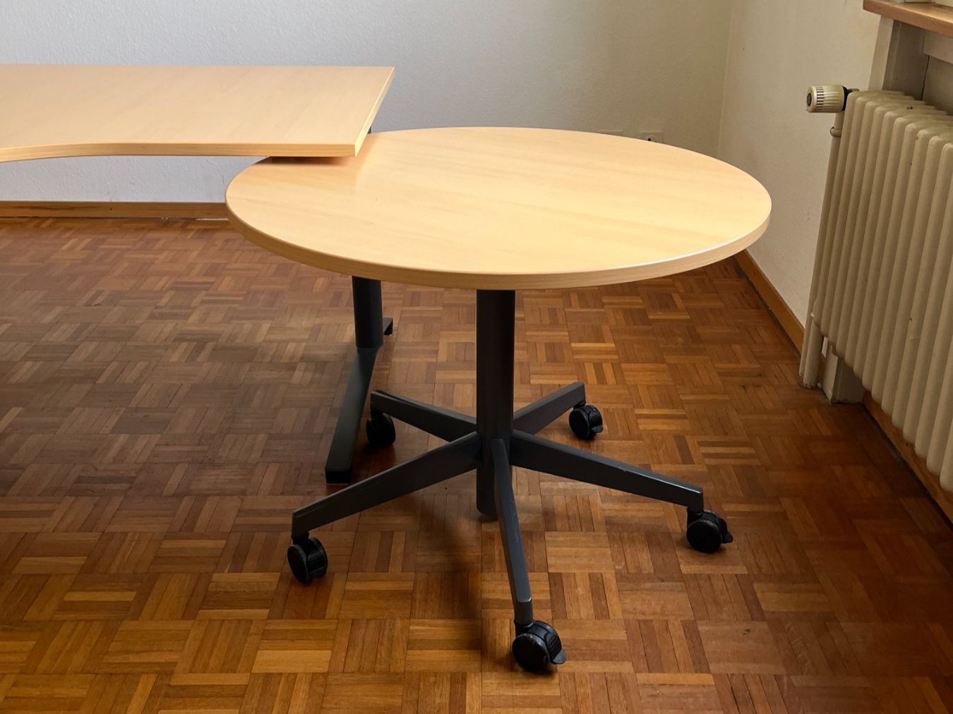 Steelcase Stehtisch höhenverstellbar auf Rollen (D'occasion) à Uster ...