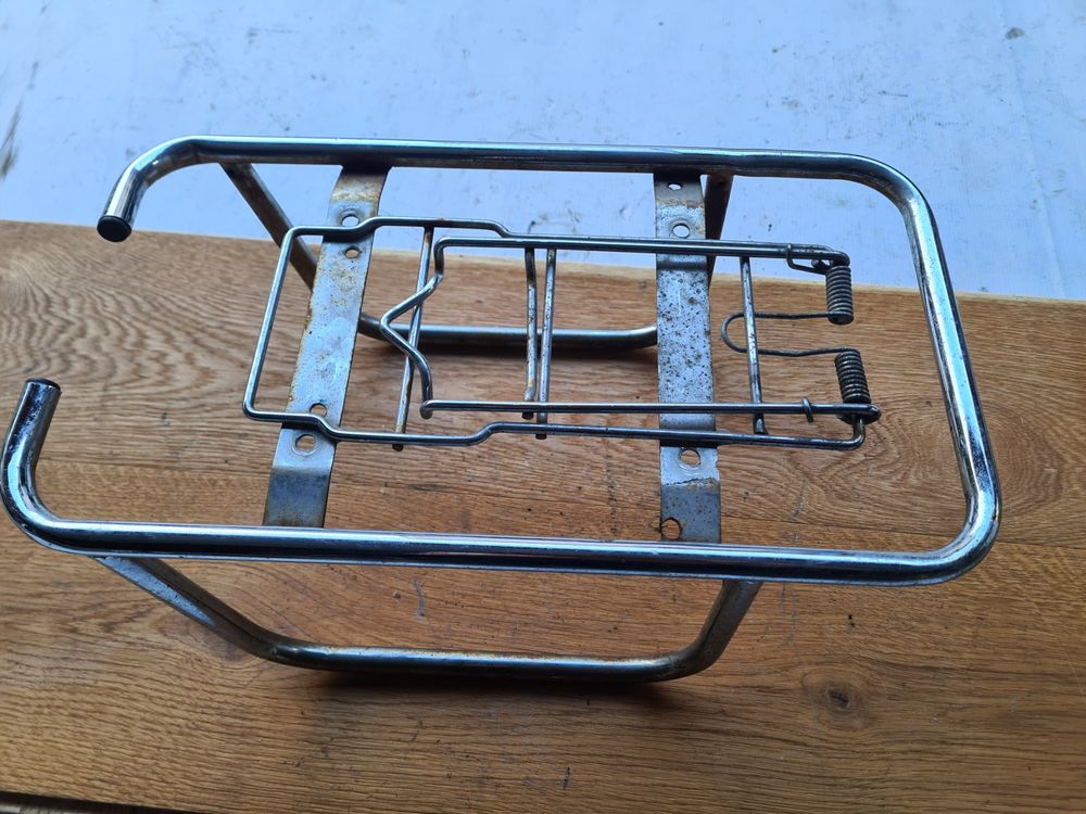 Gepäckträger mit Klammer Original Piaggio / Sachs (Gebraucht) in frümsen für CHF 9 – mit ...