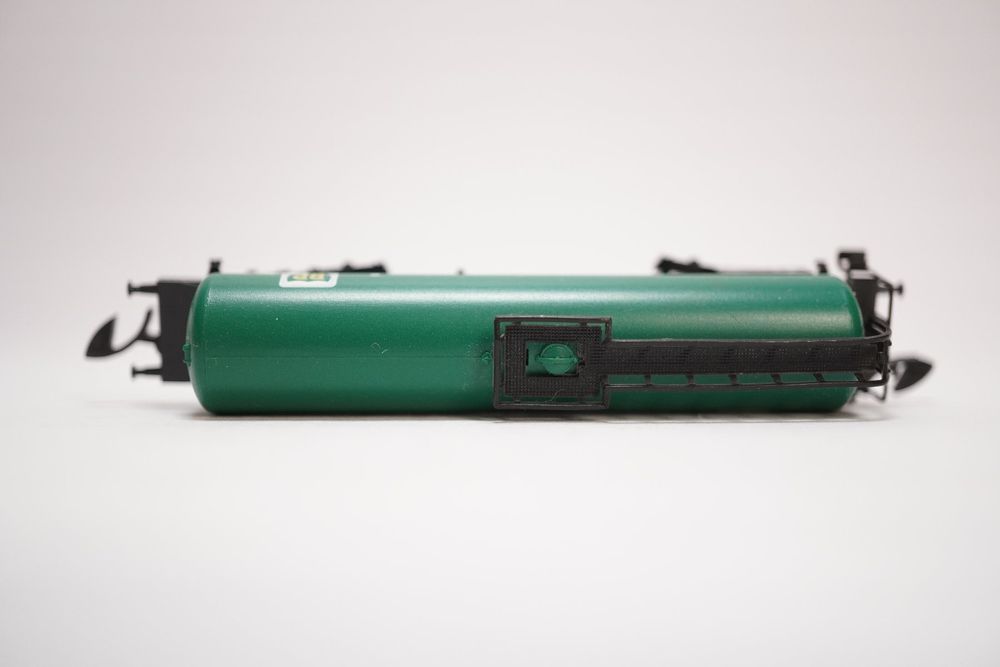 e33 Märklin 8628 DB Tankwagen BP 4-achsig (Gebraucht) in Thun für CHF 16 – mit Lieferung auf ...