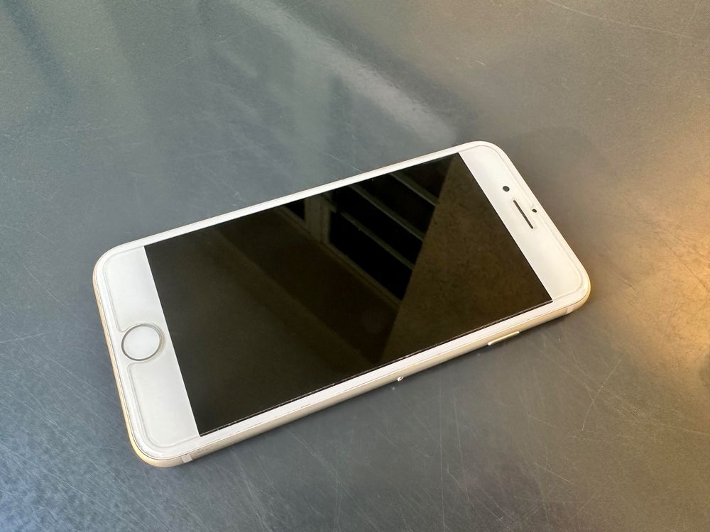 iPhone 8 / 64 GB / weiss (guter Zustand) (Gebraucht) in Zürich für CHF ...