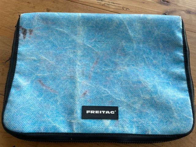 Freitag Cover Sleeve Etui für Laptop (Gebraucht) in Bern für CHF 65 ...